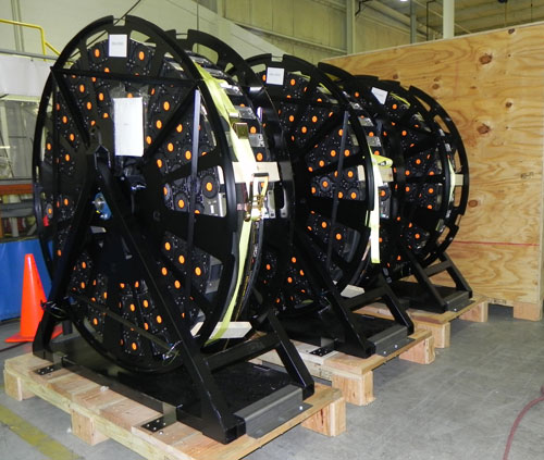 Alleviating cable and hose carrier installations